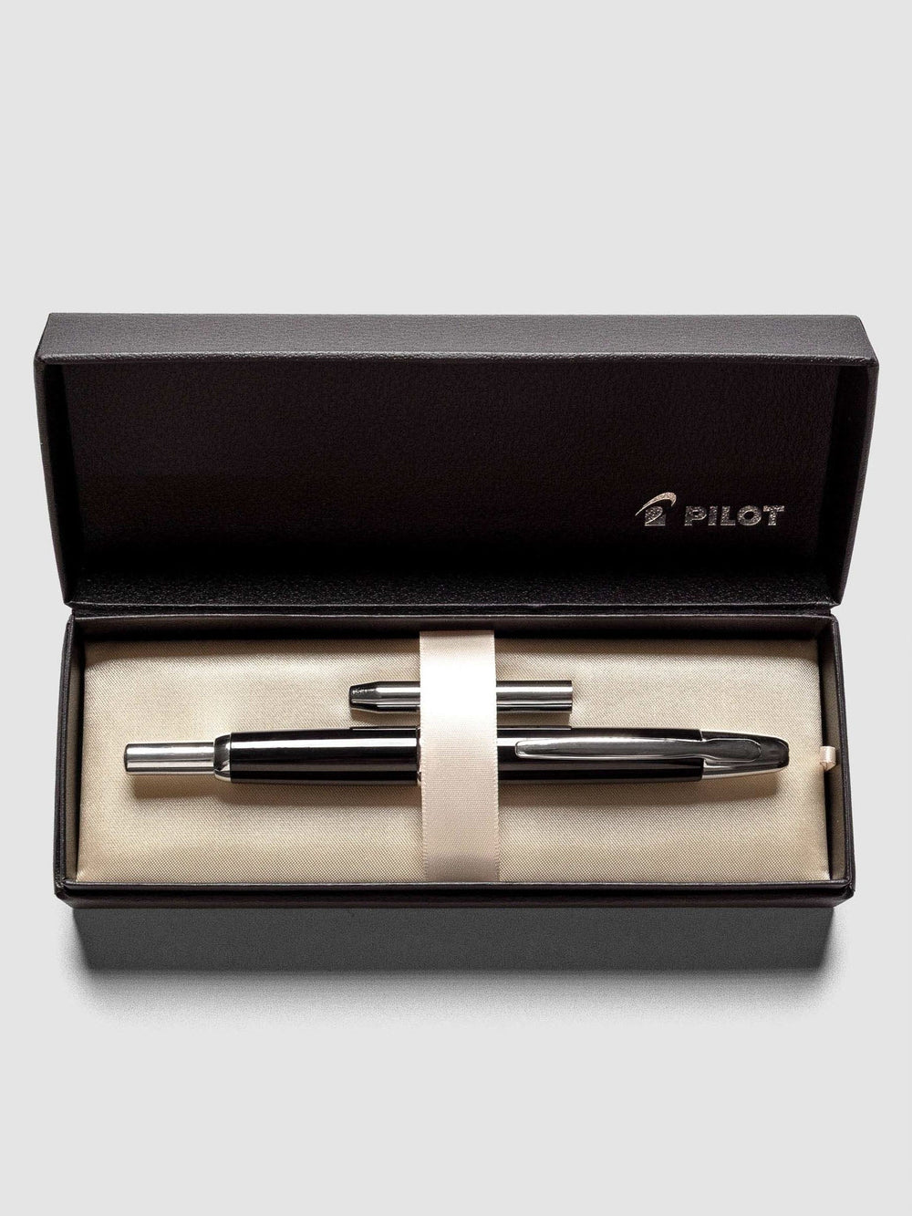 Pilot Vanishing Point Fountain Pen | Fine 18k Gold Nib | Cloth & Paper